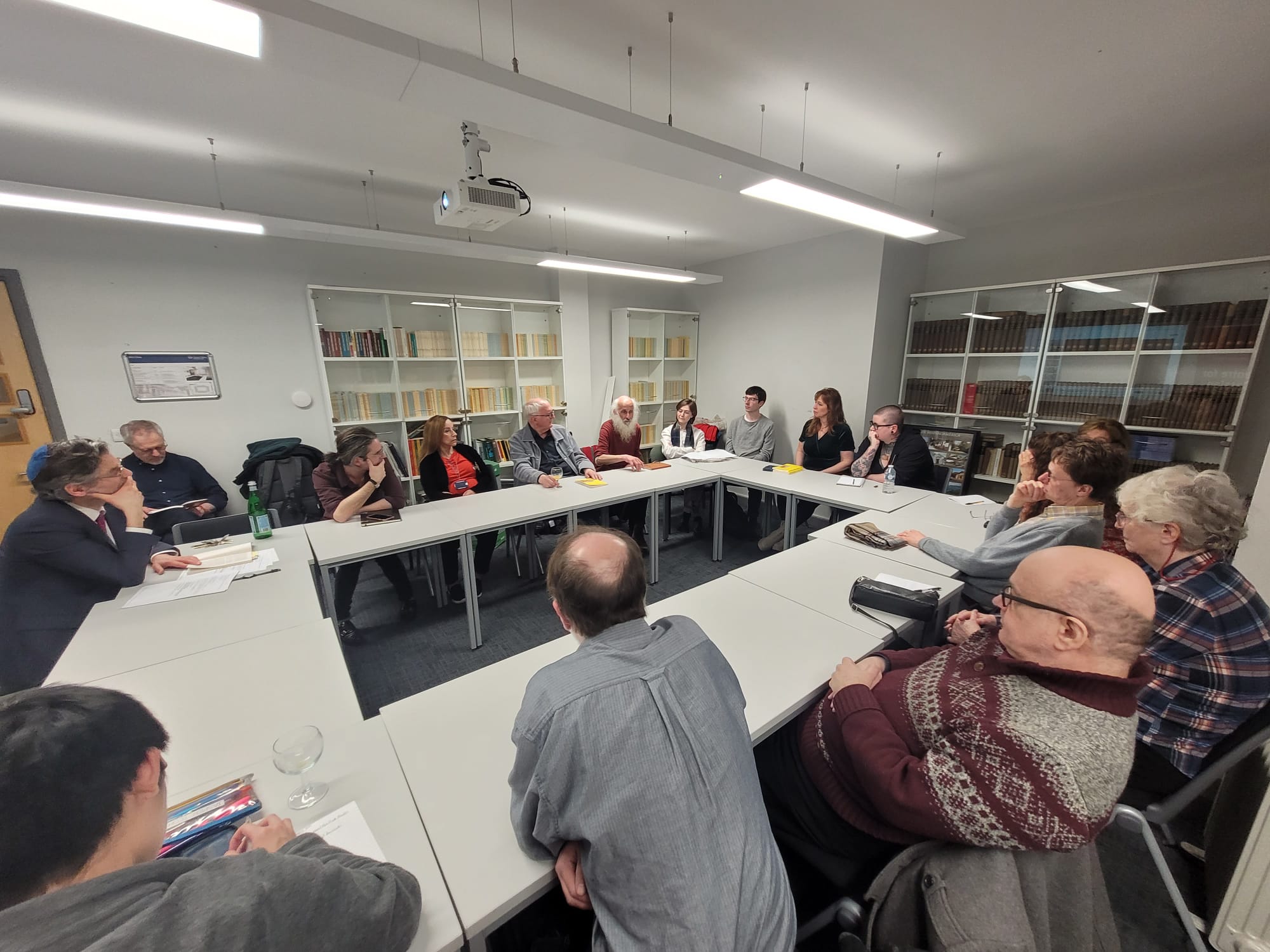 ‘El guant de plàstic rosa’ by Dolors Miquel launched at QMUL – CENTRE ...